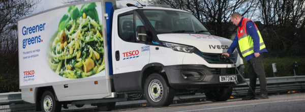 イヴェコ、英大手スーパーに宅配用EV151台納入