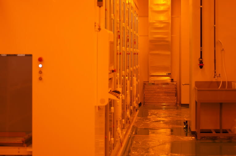 DNP、次世代半導体向けTGV基板設備を新設